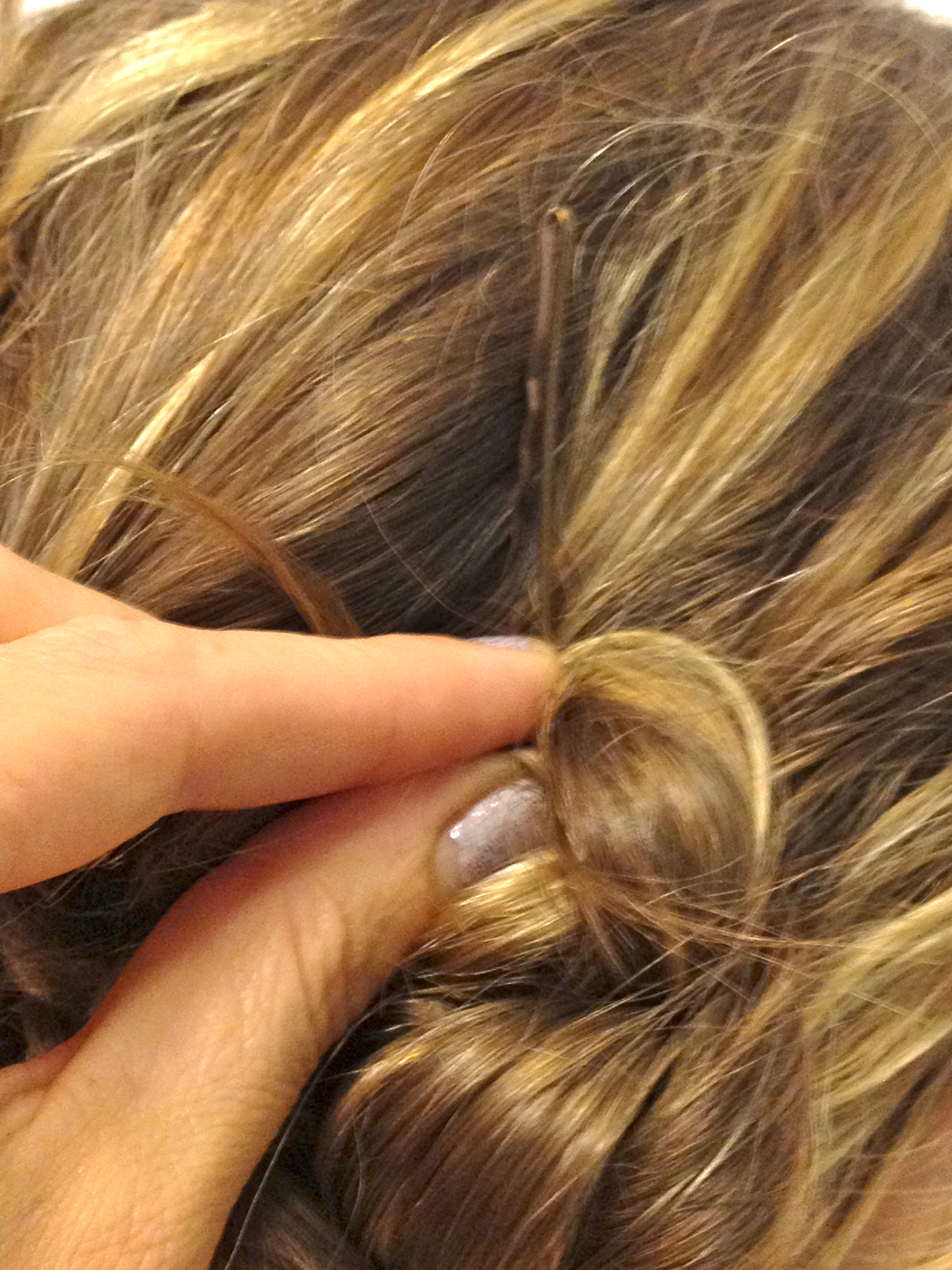 roxiejanehunt | How to bobby pin a bun into place